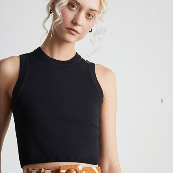 Who What Wear | Tops | Who What Wear Bobby Cropped Tank Obsidian Large ...